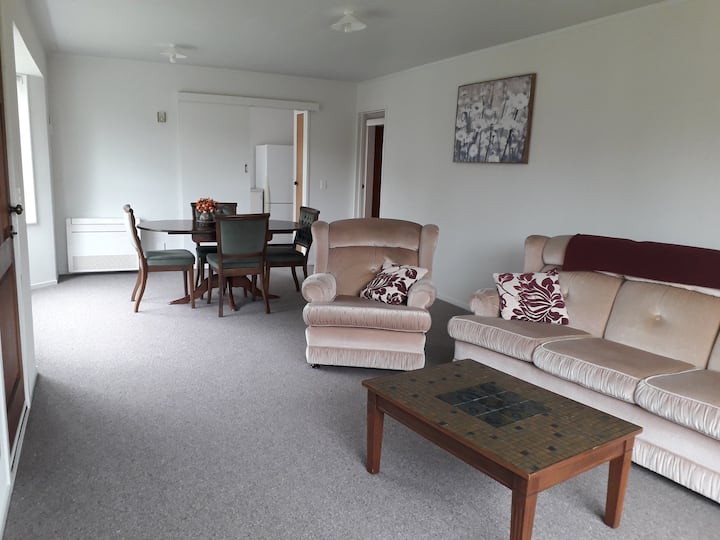 Super Central! Stroll 300m To Beach, 500m To Town - 