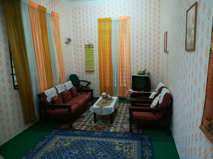 De'5 Homestay. Depan Masjid Kg Delima, Wakaf Bharu - Tumpat