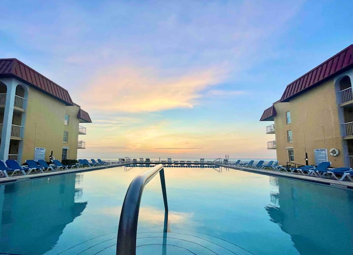 Direct Beach Access & Views Poolside Paradise Nsb - New Smyrna Beach, FL