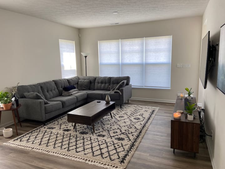 Master Bdr In Modern Home 10 Min From Downtown - Indianapolis, IN