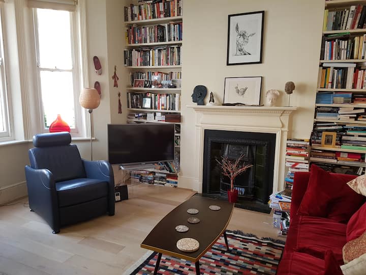 Artists's Apartment In Oval; Near Central London - London
