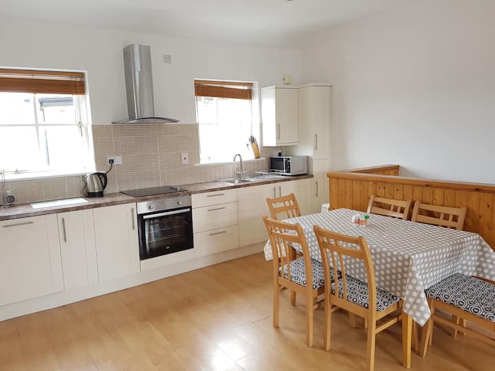 Bright Open Plan Townhouse At The Quay Westport - Westport