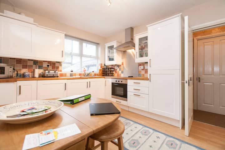 Broomfield Apartment, Sleeps 5, In Central Whitby - Robin Hood's Bay