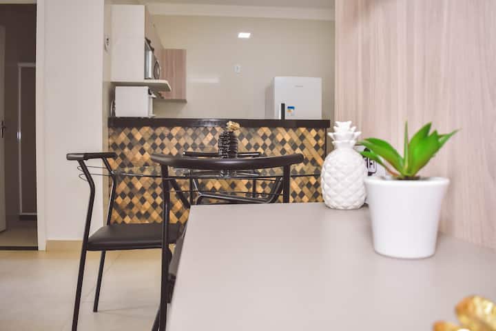 Apartamento Arejado Com Varanda E Próximo à Praia - Cabo Frio