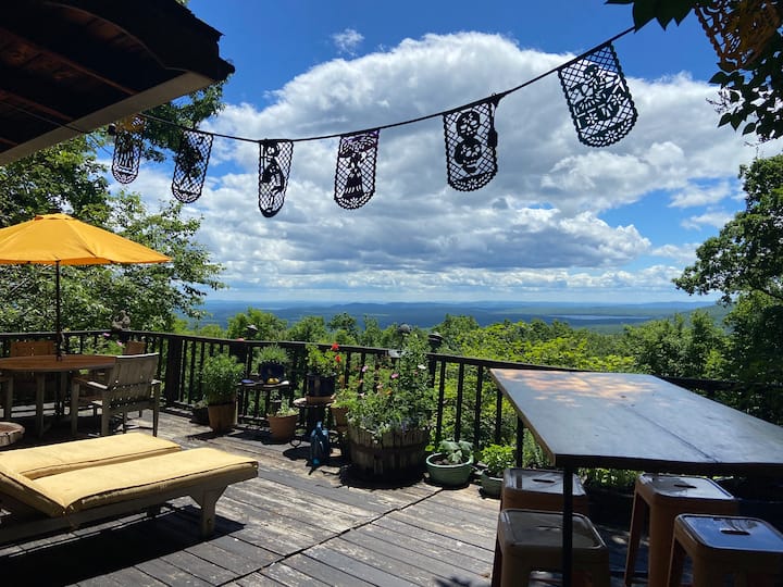 Sweeping Mountain Views - Woodstock, NY