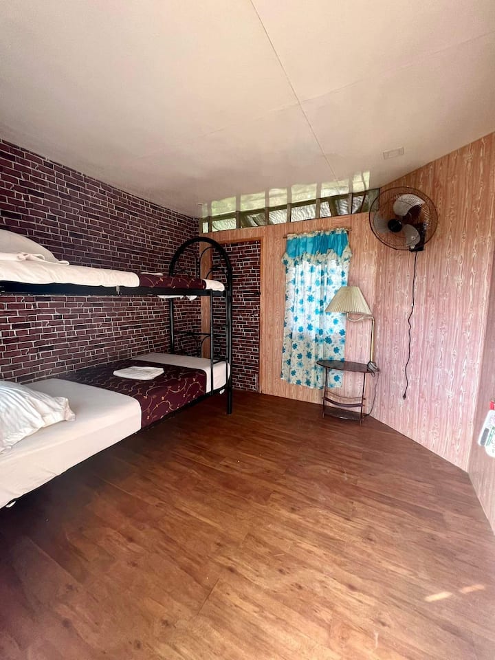 Casa De Robles Kubotel 2pax Room Fan Only - Pililla