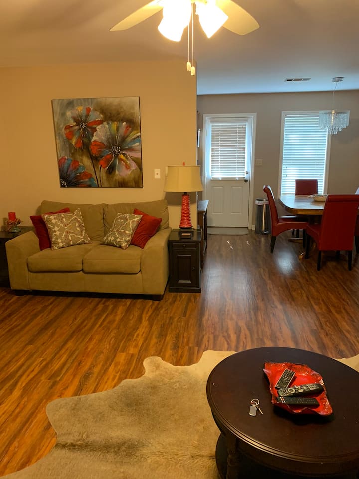 *****Walk To The Square! - Oxford, MS