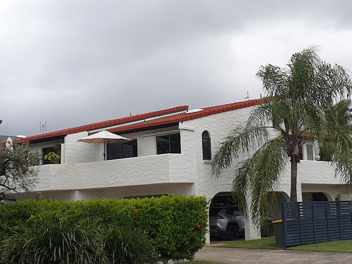 Marcoola Beachfront Unit. - Sunshine Coast