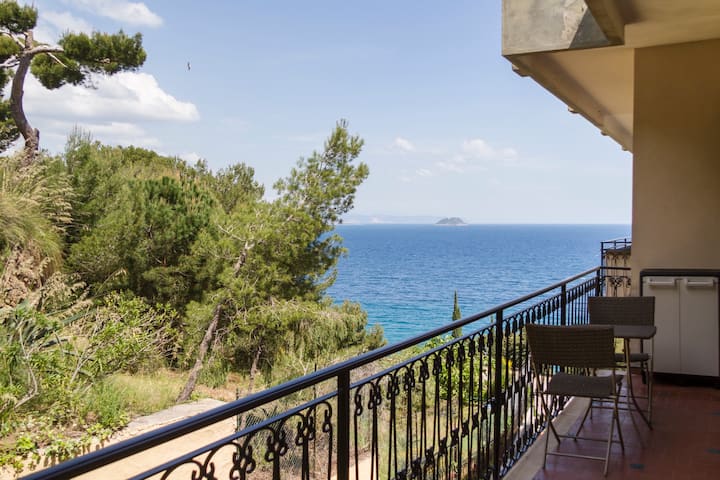 Al Mare Come A Casa Tua, Con Parcheggio Privato. - Laigueglia