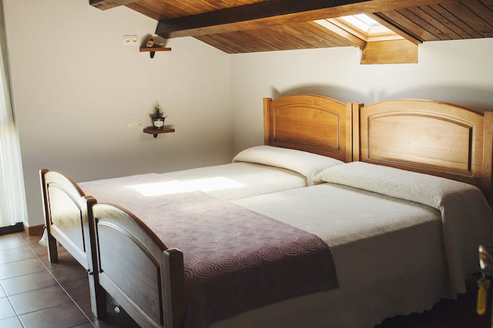 Albergue Camino Norte Dos . La Familiar . - Tapia de Casariego