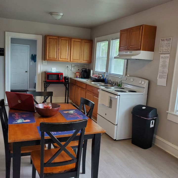 Relaxing Room Near The Beach - Hampton, VA