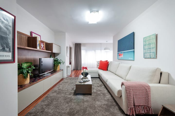 Stylish Apt Free Parking, Pool And King Size Bed - Madrid