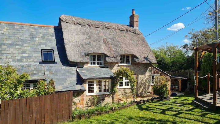Cosy Thatched Cottage Perfect For Family Holidays - Isle of Wight