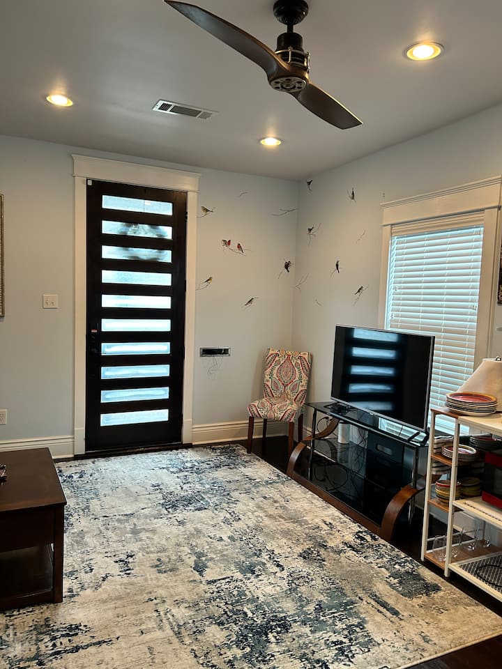 Bright, Roomy, Private 1/1 In Historic Riverbend - Metairie, LA