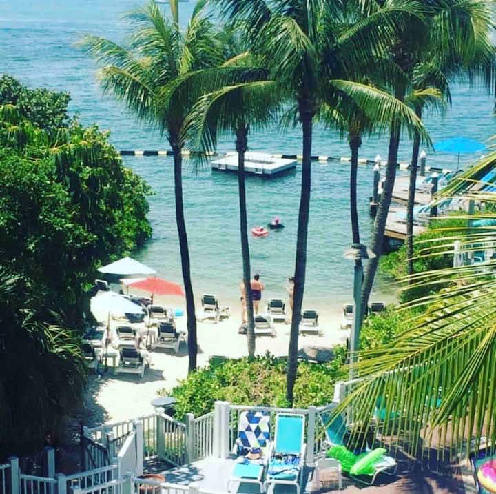 Seaport Summit-Beach-Pool-King-BBQ-HotTub-RoofDeck - Condominiums for ...