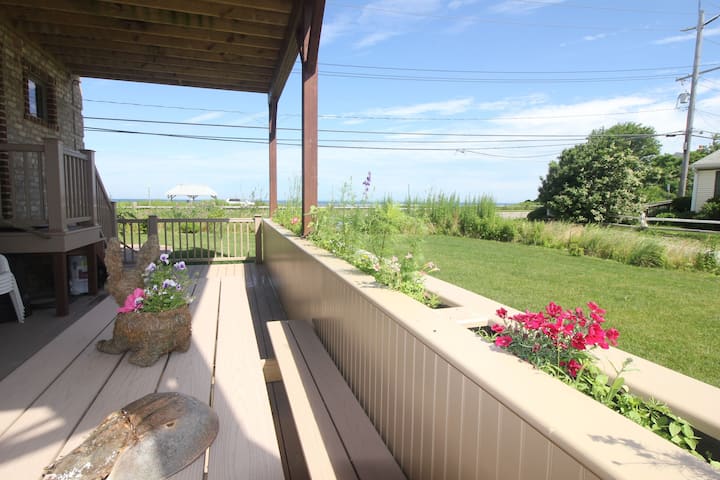 Modern & Spacious Beachfront Living - Shelter Island, NY