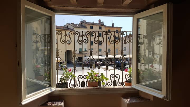 The House In The Circle - Lucca
