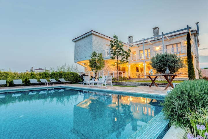 Feel Peace In Our Stone House - Çeşme