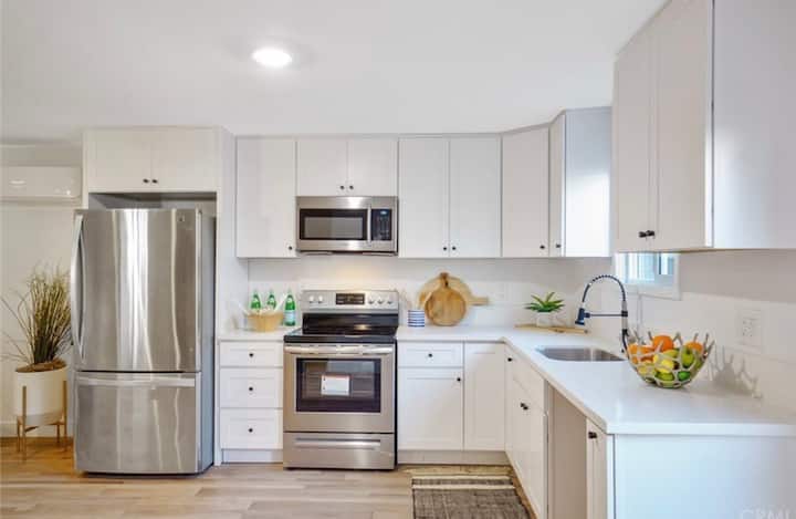 Private Modern Guest House With Full Amenities - Cypress, CA