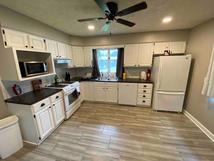 Updated 4-2 Ranch In The Heart Of Omaha - Omaha, NE