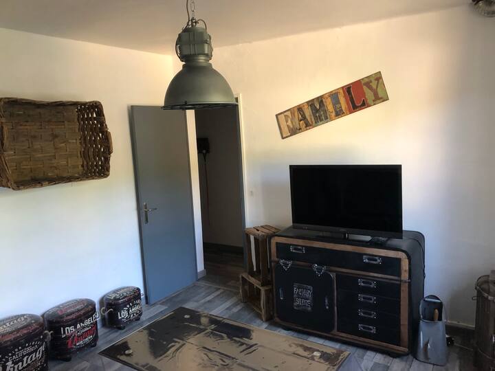 Loue Deux Pièces Moderne Style Industriel Aups - Aups
