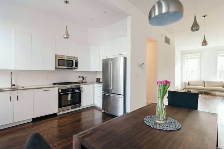 Deluxe 3 Bedroom, Brownstone Duplex - Queens