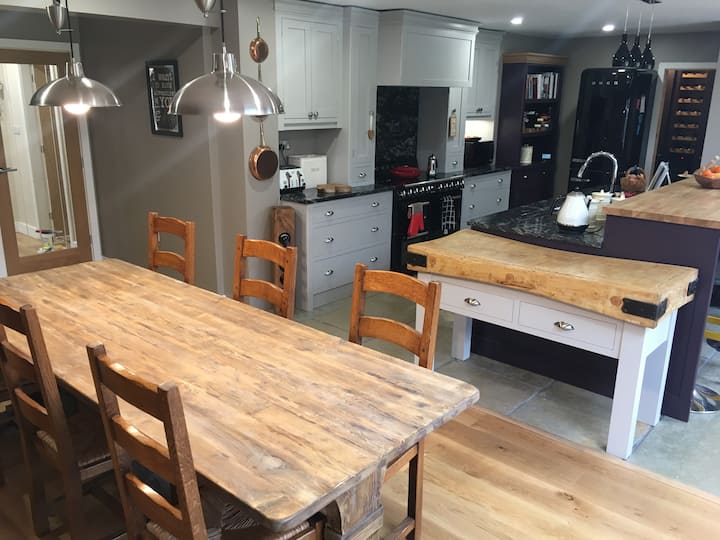 Kingsize Bed, Ground Floor, Private Bathroom. - Malton