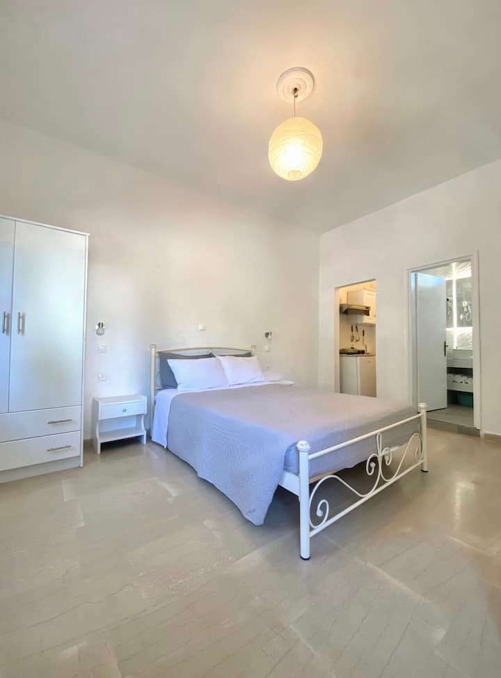 Thomas Apartments 3 - Paxos