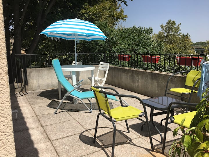 Maisonnette Avec Terrasse Vue Rhône Et Avignon - Gare TGV - Avignon