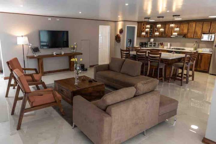 Luxury Villa For Groups |Jacuzzi + Cinema + Nature - Bajos del Toro