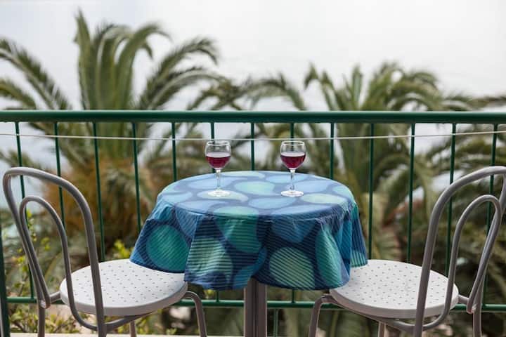 Apartments Letica. Modern Apartment Red - Igrane