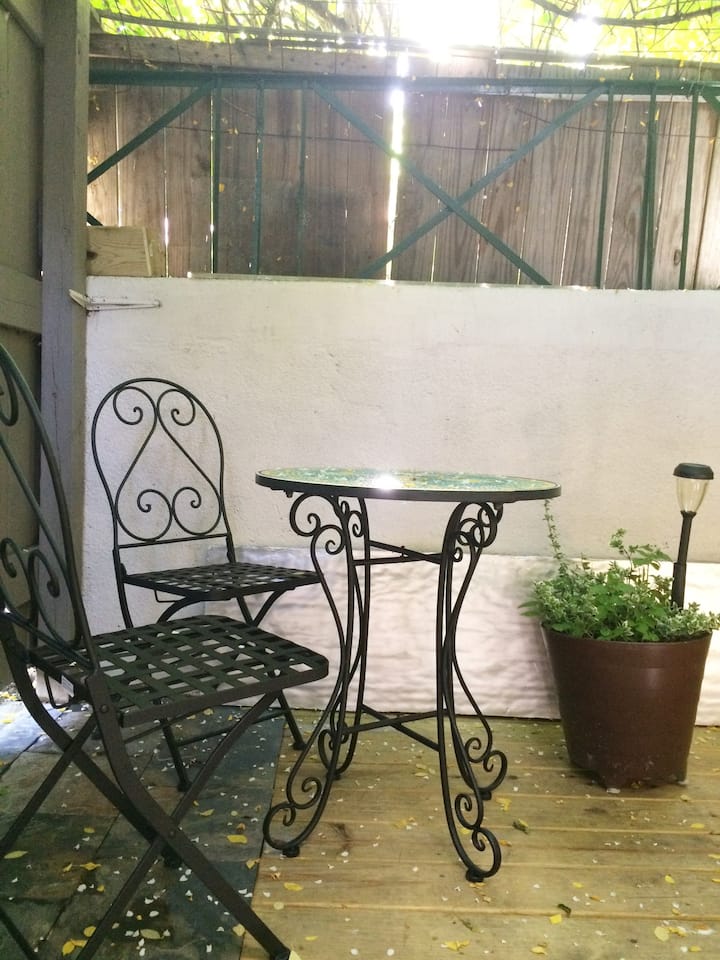 Bright, Comfortable Semi Basement Apartment
