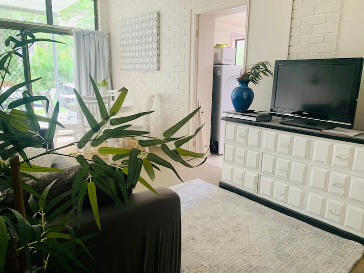 Tropical Garden View Apartment - Brisbane