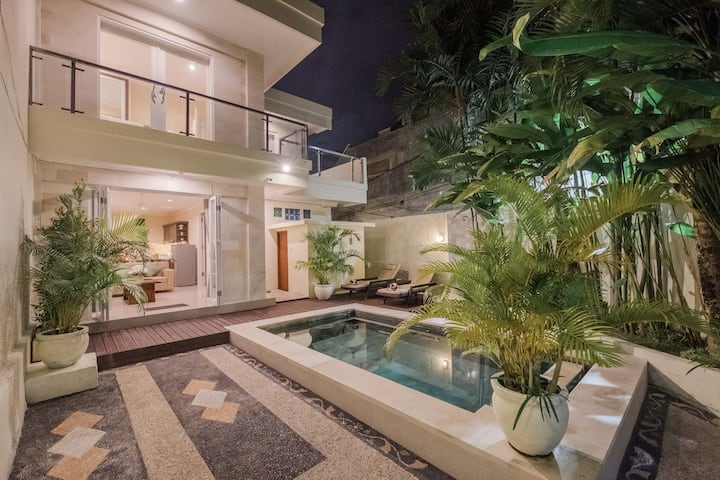 Seminyak 3 Bedrooms Villa In The Corner - Bali