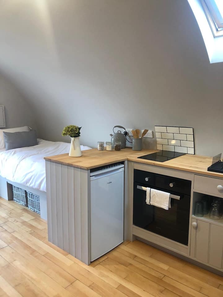 Ash Pod - A Unique Luxury Glamping Experience - Alton