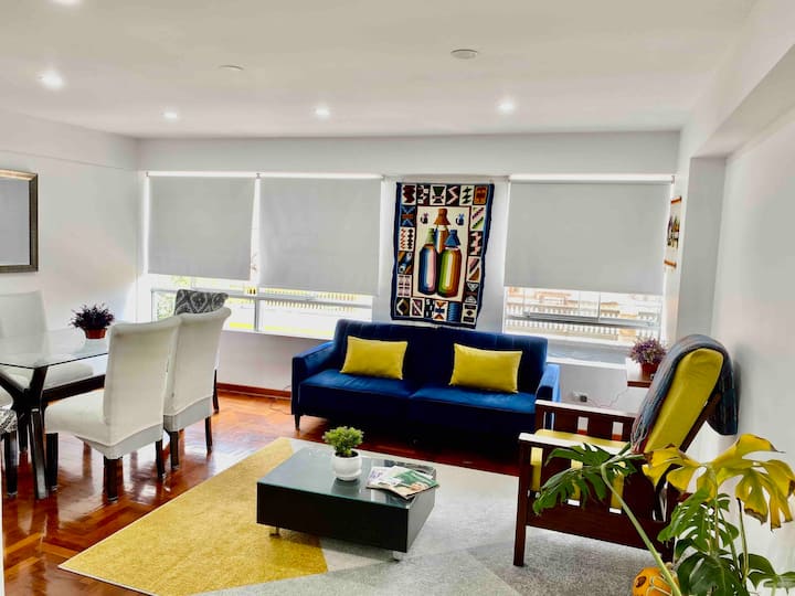 Location Location‼️ King Bed & Anti Noise Windows - Lima