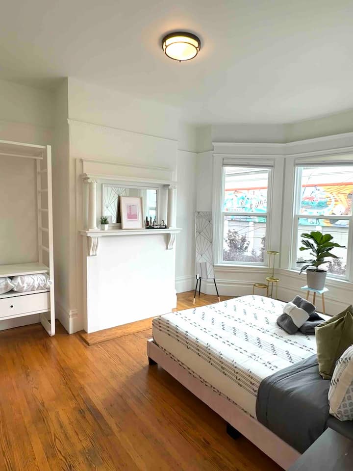 Stylish 3br Mission Dolores Flat - San Francisco, CA