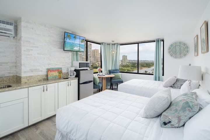 Beautifully Renovated Waikiki Studio Sleeps 4 - O‘ahu, HI