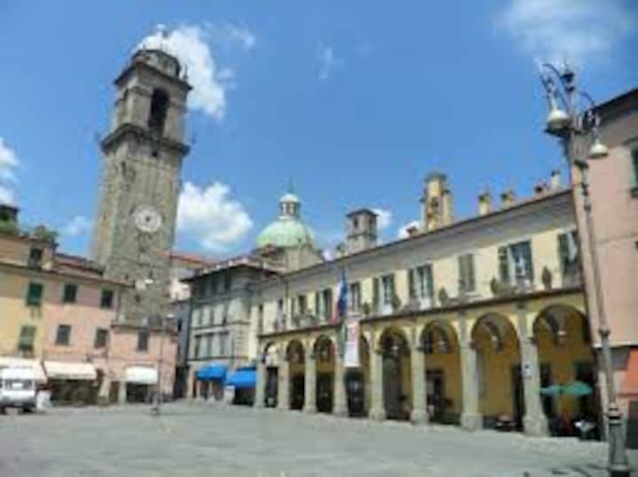 Casa Gialla Con Vista Centralissima - Pontremoli
