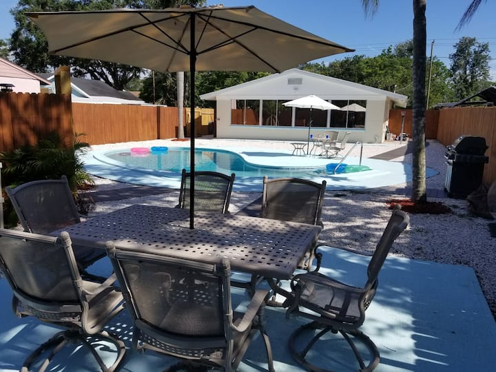 Centrally Located Oasis. - Sarasota, FL