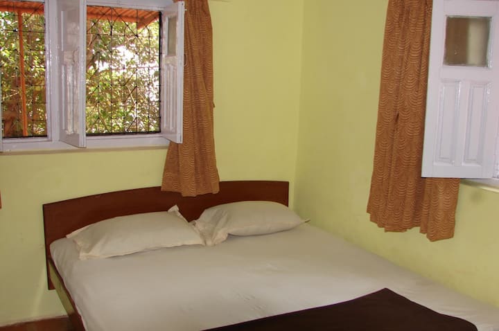 Dainty Villa With Valley Facing Location - Matheran