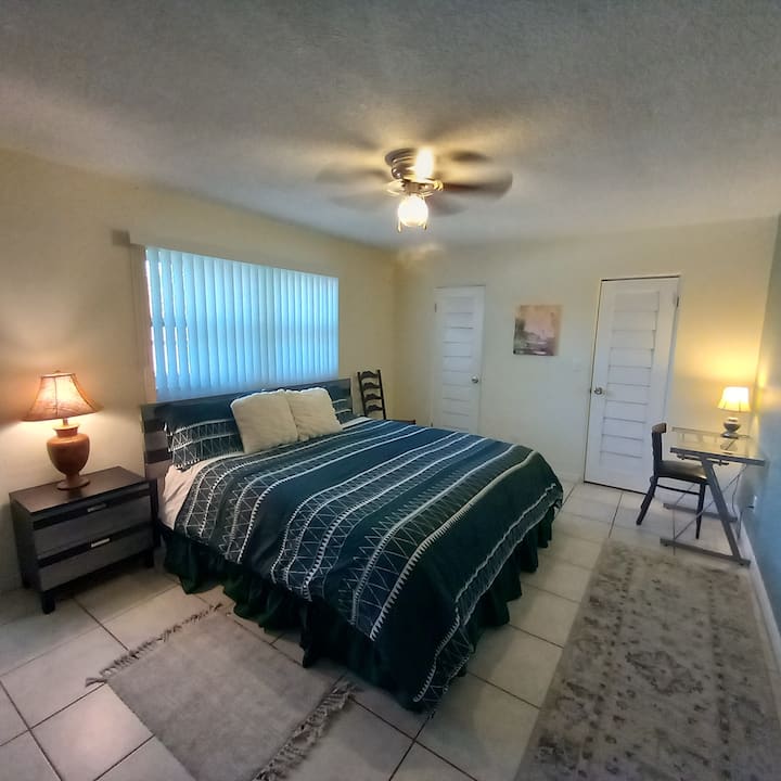 Cozy Private Master Ste-near Img - Longboat Key, FL