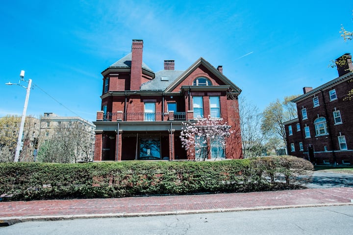 Mary J. Eastburn House-eastburn Suite - Portland, ME