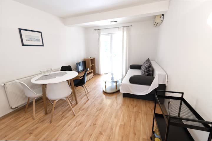 Modern Apartment Olive - Njivice