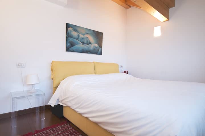 Beautiful And Romantic Attic In Milan - Mediolan