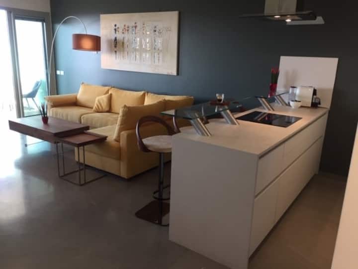 Bright Modern Sea View Balcony Apartment - Tel-Aviv