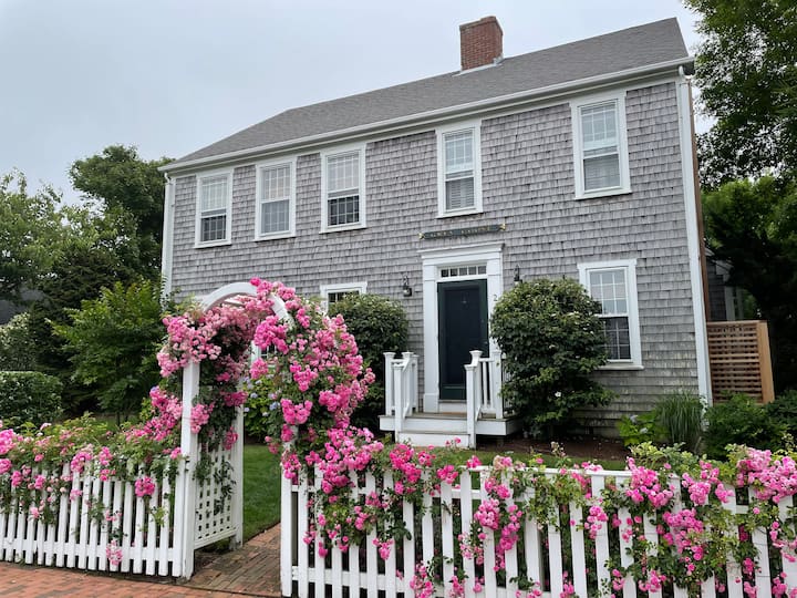 Spacious Nantucket 4 Br Home 
Naushop - Pet Free - Nantucket, MA