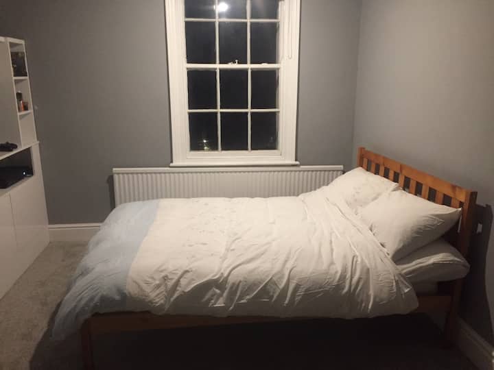 Private Cosy Spare Room - York