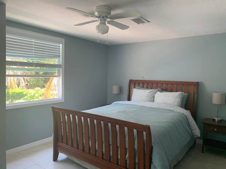 Peaceful Pine Island House 🌿 Top Floor - North Captiva Island, FL