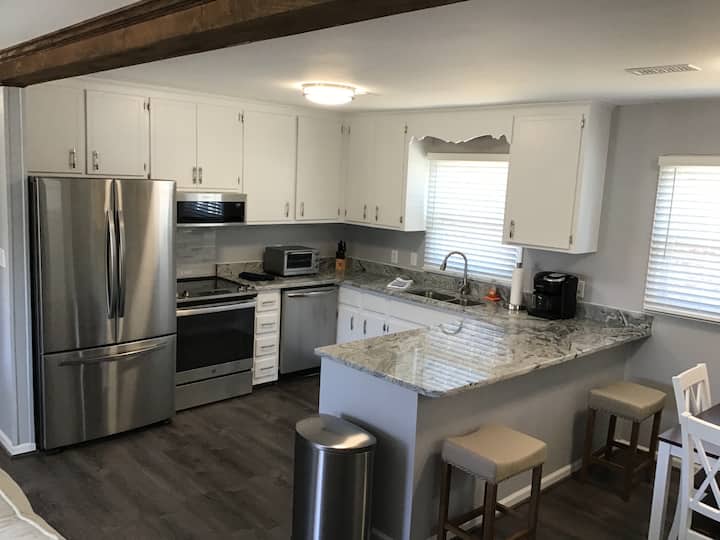 Newly Renovated In 2021 Beach Home!! - Carolina Beach, NC